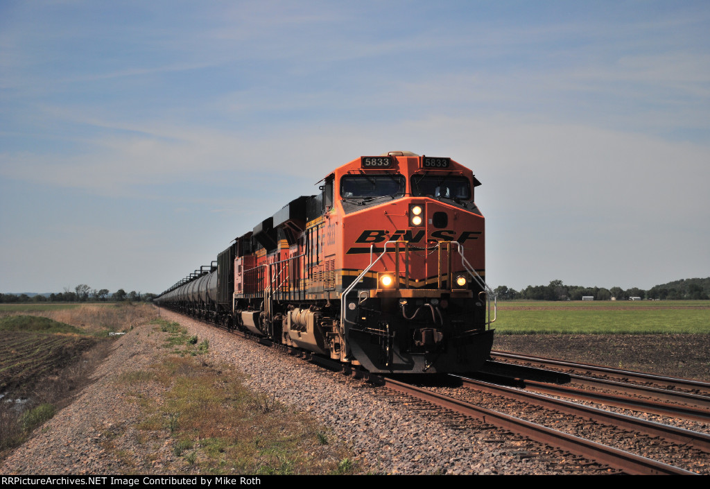 BNSF 5833